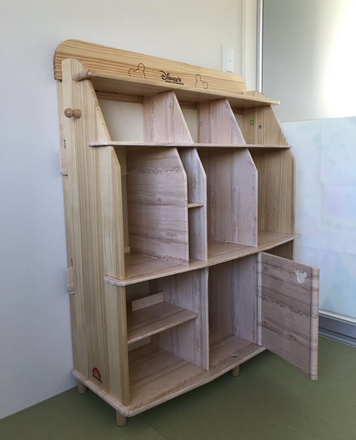 DWEのクリーム色の棚を木目にDIY！可愛すぎる！